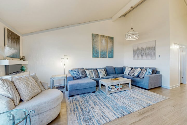 Stunning 3br Oceanfront | Pool | Hot Tub | Sauna - Moss Landing, CA