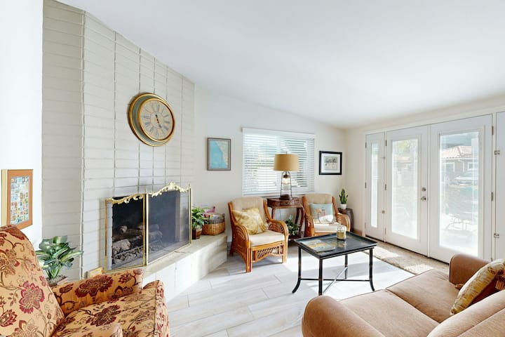 2br Oceanfront Bungalow | Patio | W/d - Ventura, CA