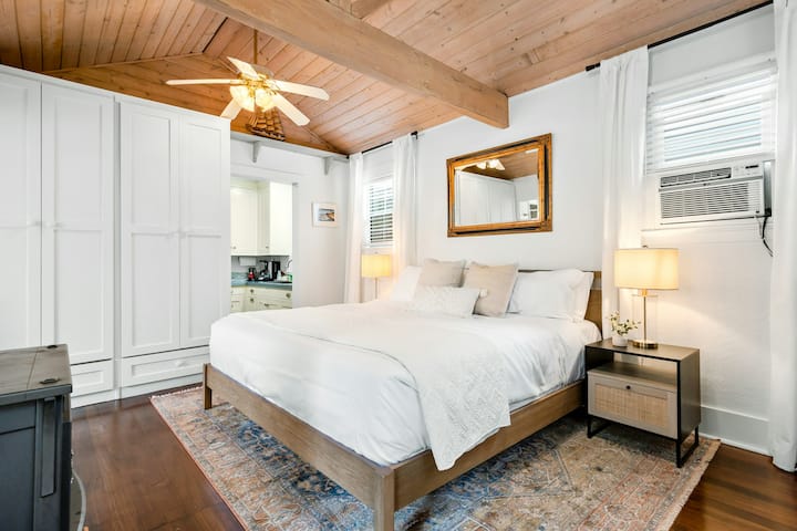 Charming Cottage With Private Patio, Walk To Beach - Santa Barbara, CA