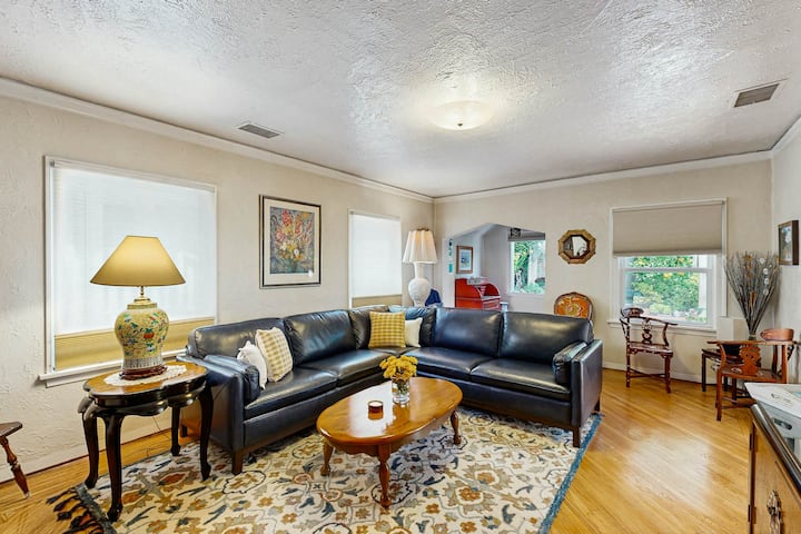 Charming 3br Near Downtown With Peeks Of The Ocean - Ventura, CA