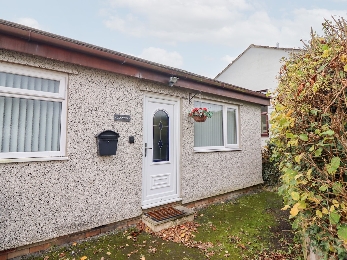 Golygfa - Houses for Rent in Pandy Tudur, Wales, United Kingdom - Airbnb