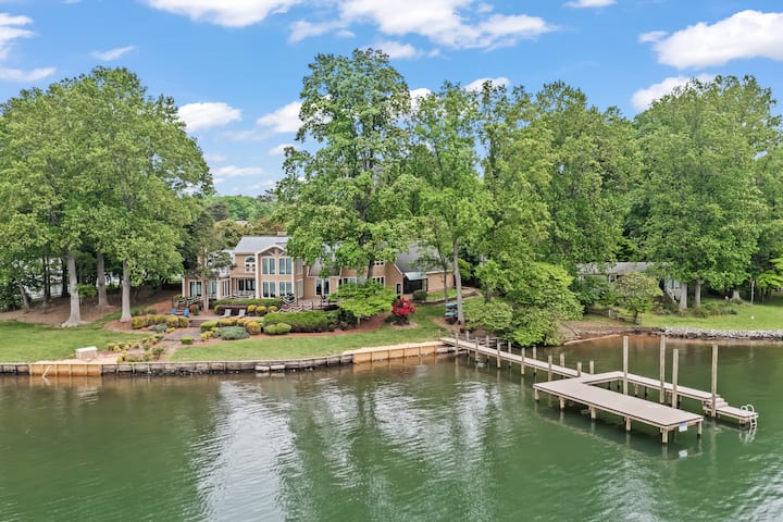 4bdr Lakefront Home W/ Deck, Canoes & Game Room - Denver, NC