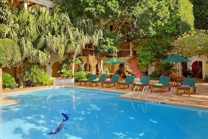 2 Stunning Double Suites W/ 2 Pools, Hot Tub & Bar - Laredo, TX