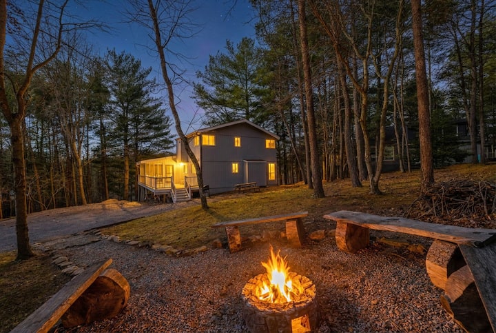 Cabin W Fire Pit, Hot Tub, Screened Porch & More - Virginie-Occidentale