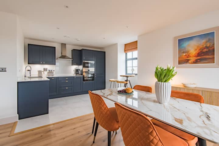 Ideal Apartment - A Bright And Spacious Hideaway - ディール