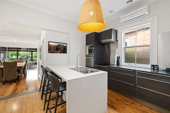 Hideaway On Edward - 3 Bed, 2 Bath - Walk To Town - Orange