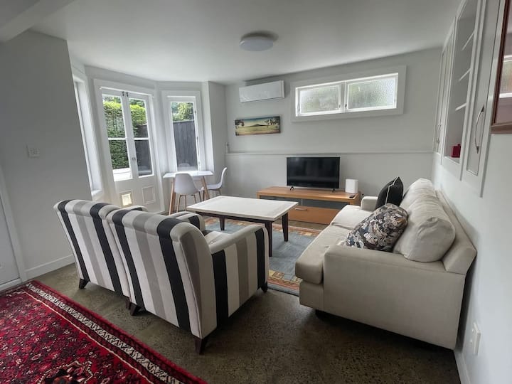Cosy 2 Bed Ponsonby Retreat With Parking - Auckland