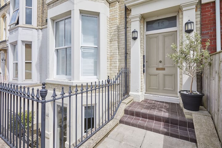 Apartment 2, 15 Prospect Hill Whitby - Whitby