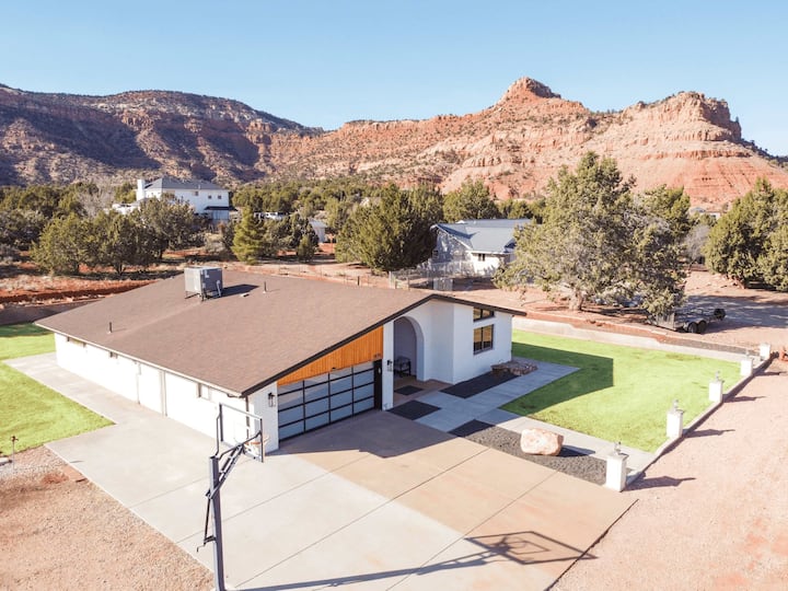 Newly Updated Family Home W Hot Tub Near Zion & Br - Kanab, UT