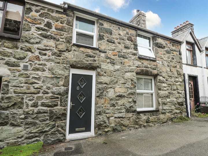 6 Upperfield Street - Dolgellau