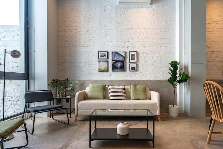 Spacious Double-height Apartment - Guadalajara