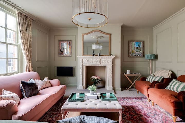 4 Bed House - Parking X 2 - Dogs - Wifi - Chester