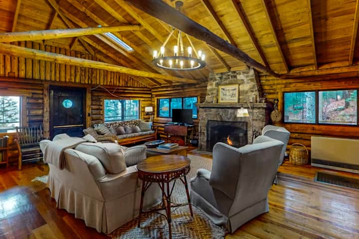 Cabin In The Pines With Cove Views & Beach Access - Boothbay Harbor, ME