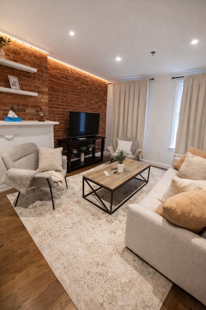 Chic Madison Apartment | Stylish 1br Stay - Briarwood - Queens NY