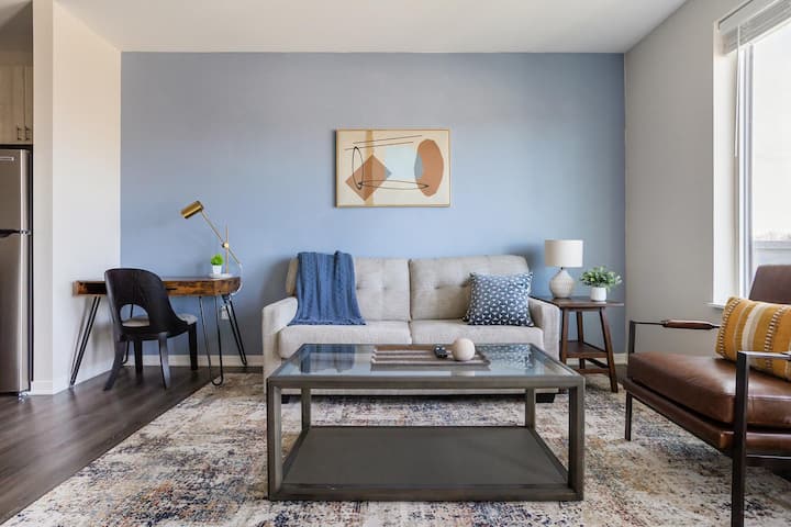 Landing | Chic 1bd, Gym, Pool - Indianapolis, IN