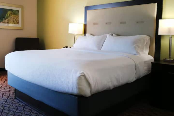 Central Downtown Stay | 3 Min Walk To Marina - Corpus Christi, TX