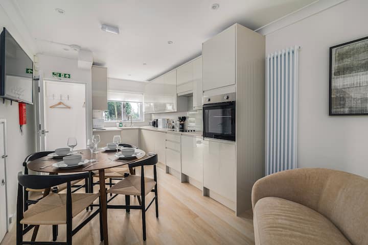 Refurbished 4bdr Home In Harborne Birmingham - 버밍엄