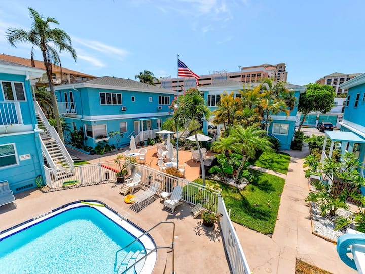 Waterfront Corner Suite, Heated Pool, Near Beach! - Clearwater Beach, FL