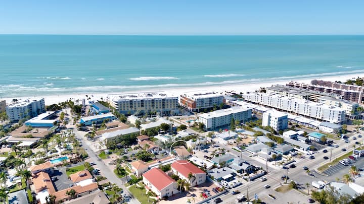 Sunset - Charming Siesta Retreat - Siesta Key, FL