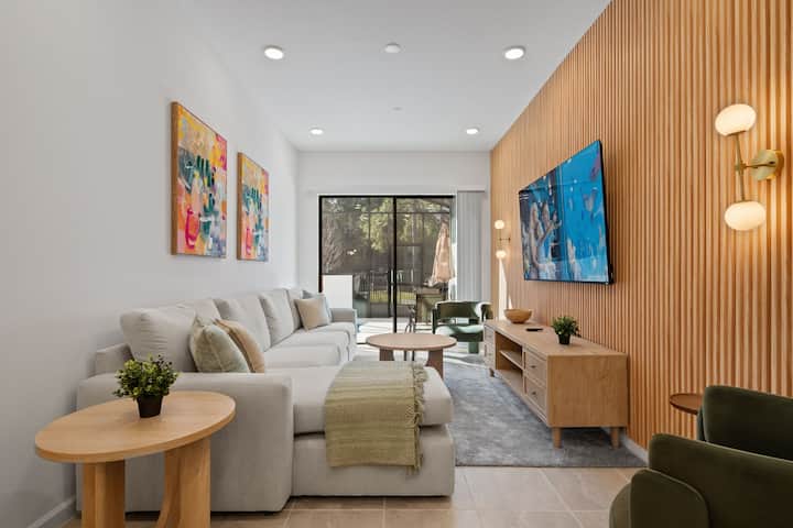Magical 5 Bedroom Escape With Pool & Game Room - Orlando, FL