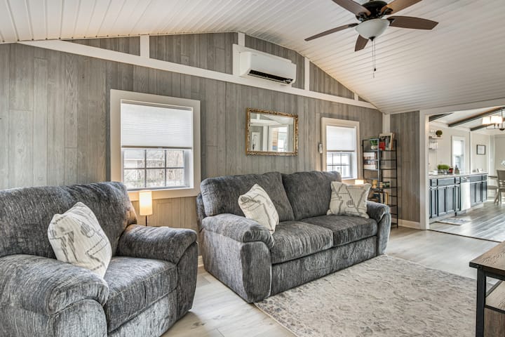 Bring Your Pup! Waterfront Cedar Pines Getaway - Lancaster, SC