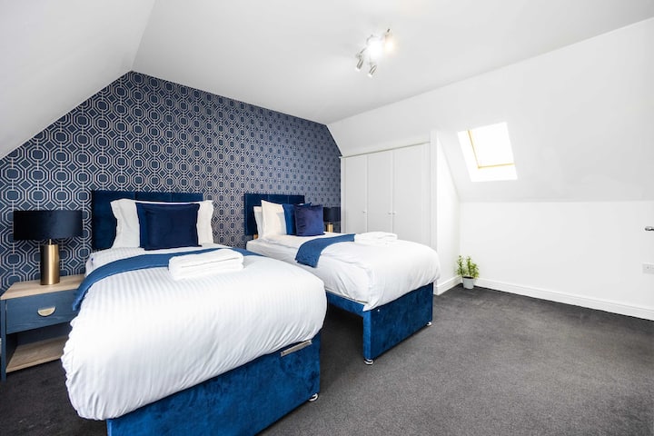 4 Bed | Sleeps 9 | Sky Tv | Free Parking | Modern - Sittingbourne