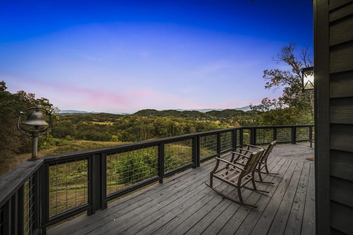 High Top: Amazing Views On A Private 100 Acres! - Sevierville, TN