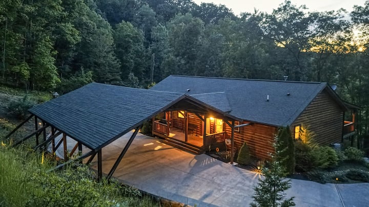 15 Private Acres I Hot Tub I Smoky Mtn Retreat - Sevierville, TN