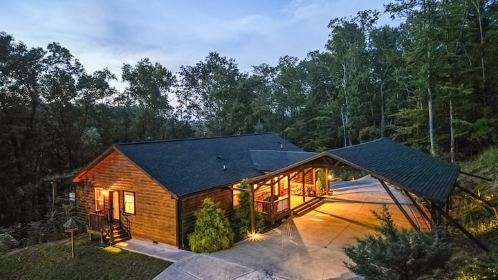 Huckleberry Hill: Mountain View, Hot Tub & Firepit - Sevierville
