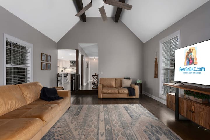 Fifa Fans: Home With Pool, Firepit, 4 Beds - Shawnee, KS