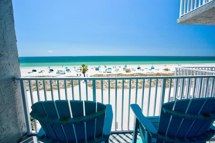 Beachfront Private Balcony. Heated Pool + Tiki Bar - Treasure Island, FL