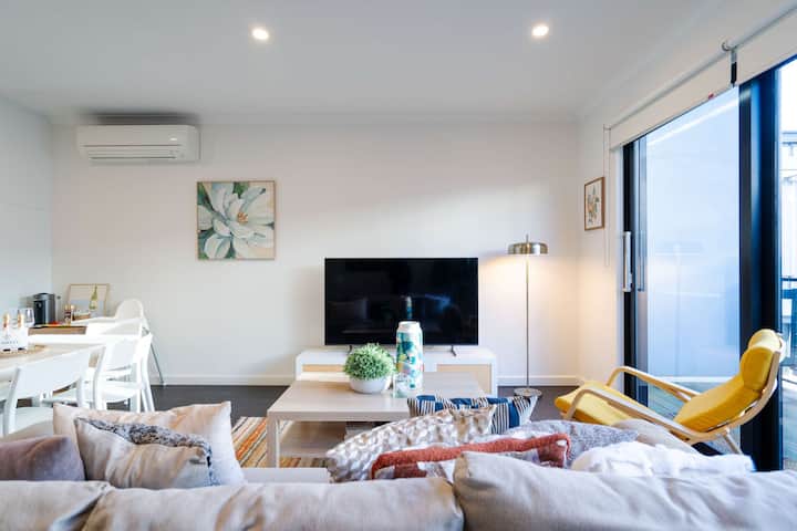 Bright 3br 3 Level Townhouse Port Melbourne - Bayside City