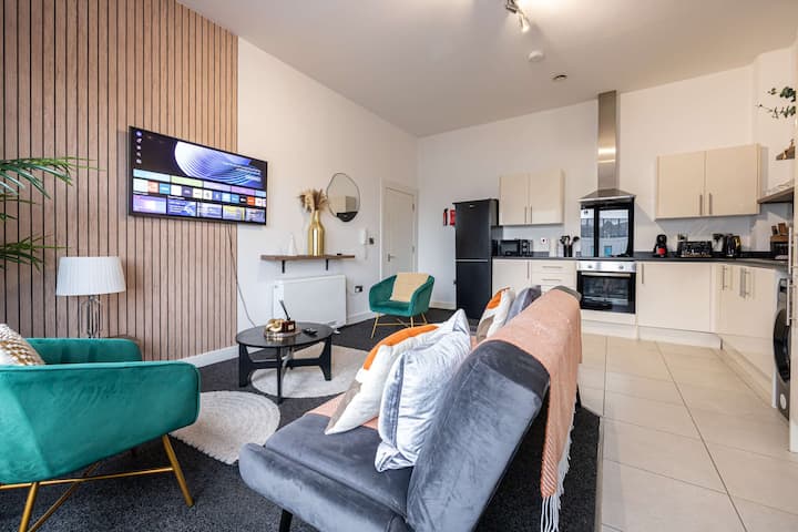 Vibrant Apartment Near Media City - Free Parking! - Salford