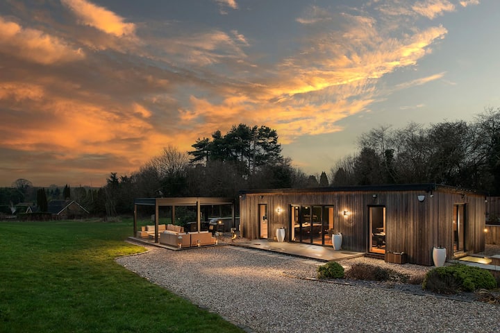 Luxury Contemporary Retreat With Hot Tub - Bromsgrove