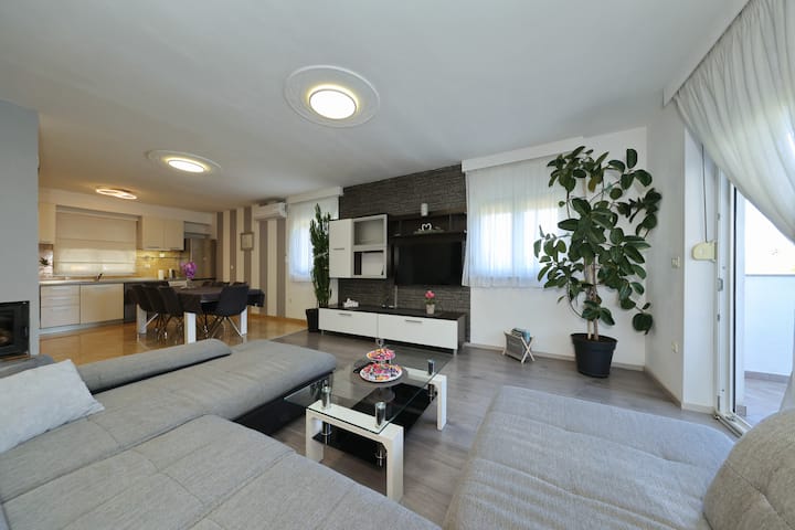 Anita – Apartment With Garden & Bbq, Zadar - Zadar