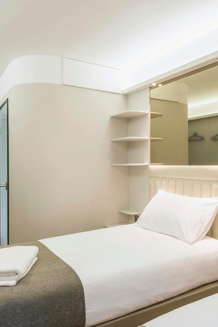 Classic Twin Room (No Window) - Glasgow