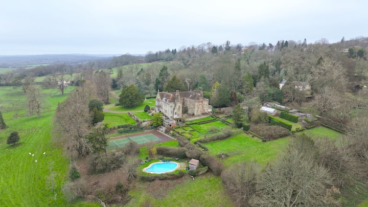 Haremere Hall - A Jacobean Estate Of Grandeur - Bewl Water