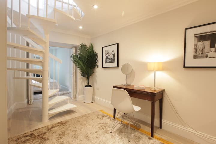 Stylish 1bdr Retreat Steps From Portobello Road - London