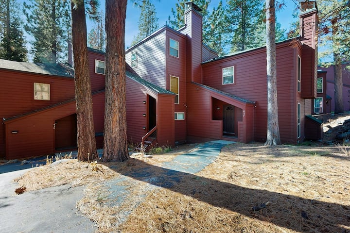 Remodeled 2br Golf Course View | Balcony - Truckee, CA