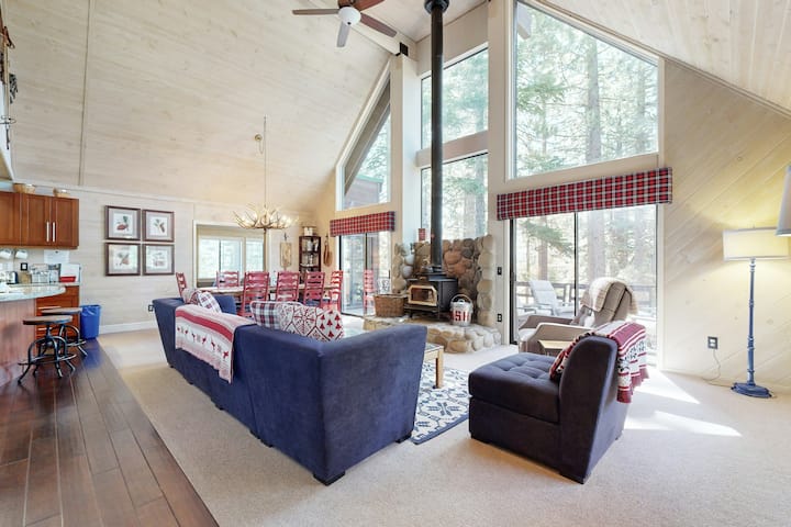 Modern 4br With Garage & Shared Pool/hot Tub/gym - Truckee, CA