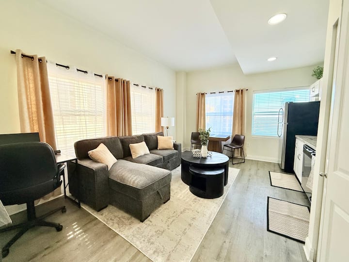 Urban Oasis With City Views & Dedicated Workspace! - Indianapolis, IN