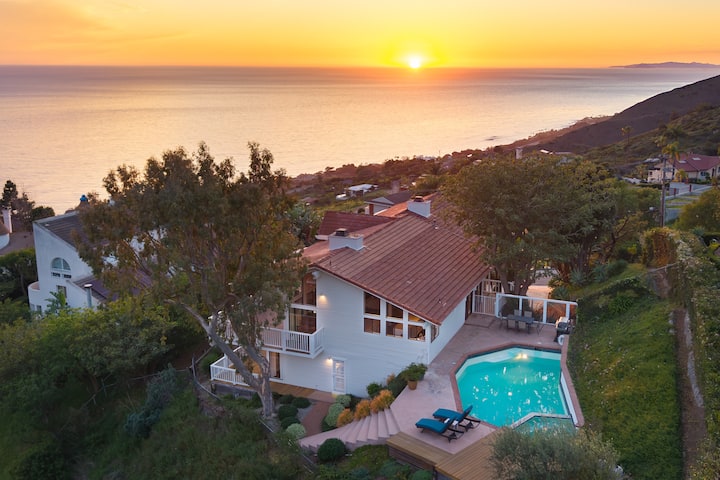 Oceanfront Retreat • Pool + Amazing Pacific Views - Malibu, CA