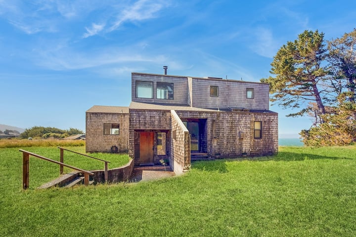 Classic 2br Oceanfront | Balcony - Sea Ranch, CA