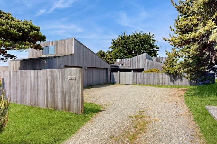 Bright 2br Oceanview | Patio | Garage Parking - Gualala, CA