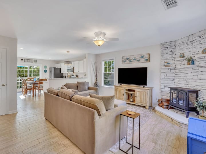 Peaceful Beach Vacation | Heated Pool Access - Tybee Island, GA
