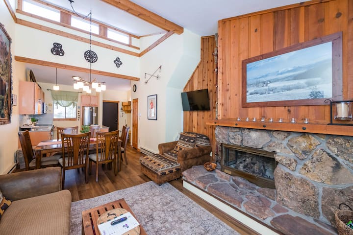 Newly Renovated 2 Bedroom, Vaulted Ceilings, - Winter Park, CO