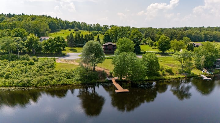 New:modern Waterfront Home W/ Dock Nr Bethel Woods - Bethel, NY