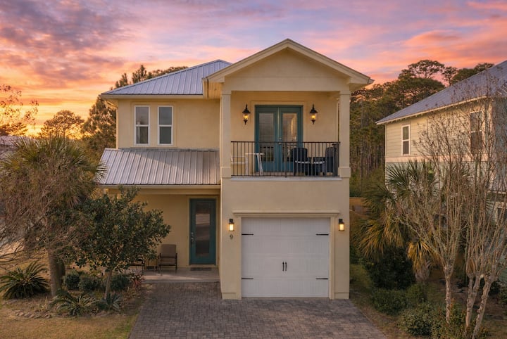 Walk To Miramar Beach • Pool Access | Sleeps 16 - Miramar Beach, FL