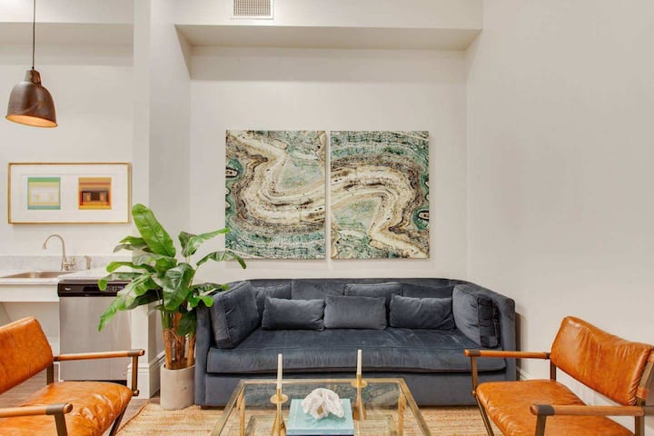 Mega 4 Condo Suite Near French Quarter | 8br 8ba - New Orleans, LA