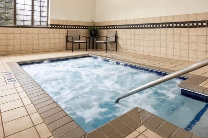 2 Pet-friendly Suite For Family With Breakfast - Bloomington, MN